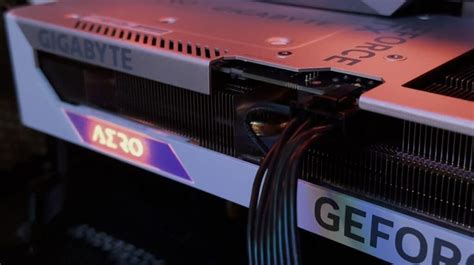 GIGABYTE GeForce RTX 4060 Ti AERO OC 8G Review GLITCHED