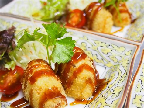 豆富コロッケ 外はサクッと中はふんわりなめらかな食感の豆富コロッケ豆富の優しい風味とコロッケならではの香ばしさが絶妙にマッチした一品