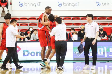 상승세였던 론제이 아바리엔토스 코뼈 골절상 24일 KGC전 출전 불투명