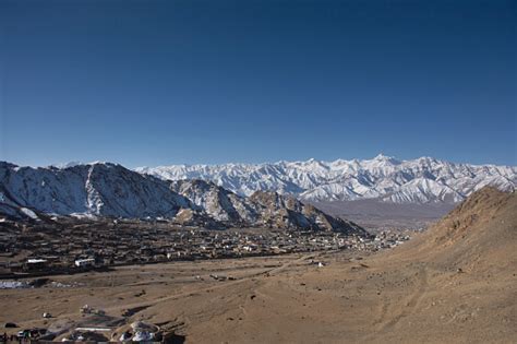 ジャンムーカシミールのレーラダック村の風景を見る アジア大陸のストックフォトや画像を多数ご用意 アジア大陸 インド ジャム