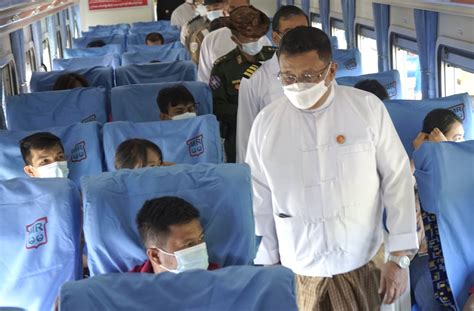 မော်လမြိုင်ဘူတာကြီး၌ ရထားခရီးစဉ် ပြေးဆွဲနေမှုနှင့် မော်လမြိုင် အဝေးပြေးကားဝင်း တိုးချဲ့မည့် မ