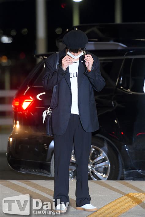 Td포토 방탄소년단 뷔 안경만 고쳐 써도 시선집중