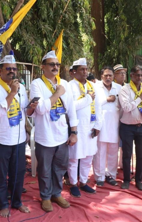 Aap Workers Protest In Mumbai`s Azad Maidan