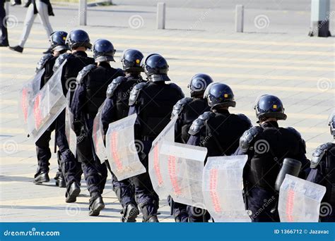 Police 库存照片 图片 包括有 盔甲 安全 背心 预防 战斗 保护 小流氓 工作 演示 1366712