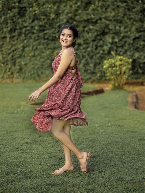 Saniya Babu Photoshoot Stills For Swayamvara Silks South Indian Actress