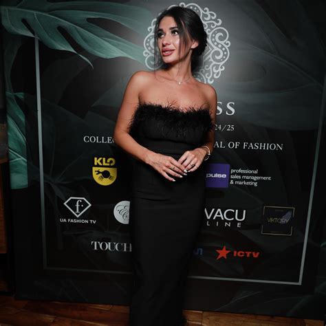 Вже на Youtube ми часто не помічаємо те що поряд і женемось за невідомим Кліп знімався в