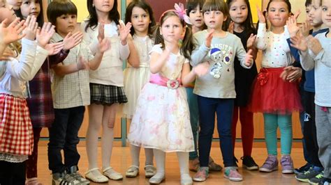 Великден Чук чук яйчице песничка Youtube