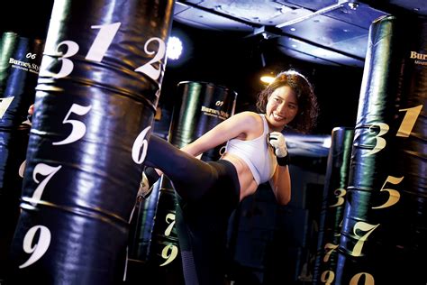 【30代から始める！】キックボクシングで無理なくダイエット｜burnesstyle Magazine｜暗闇キックボクシング
