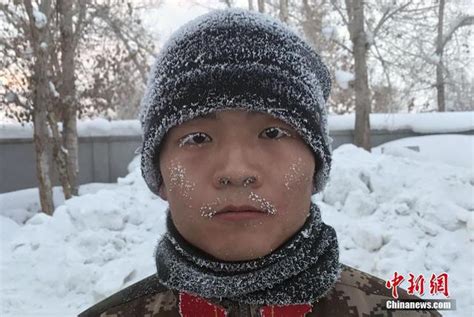 新疆消防官兵 32℃训练 满脸冰霜如白眉大侠 青岛新闻网