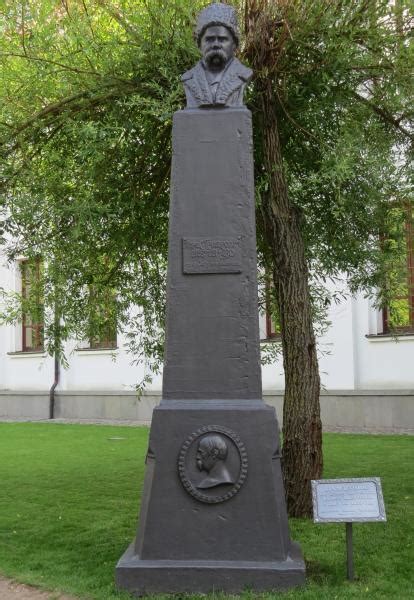 Памятник бюст Т Г Шевченка Канів памятник погруддя Тарас Шевченко
