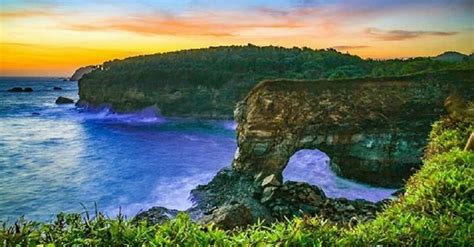 Pantai Karang Bolong Cilacap