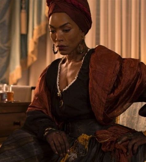American Horror Story Angela Bassett And Jessica Lange Return In