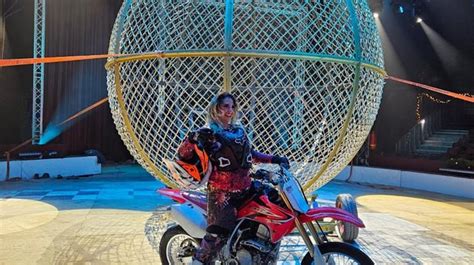 Ayelén Cursa El Tercer Año De Medicina Pero Su Pasión Es Andar En Moto