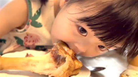 [실험카메라] 30cm 초대형 크기 뼈다귀를 내밀자 의외의 반응은 Youtube