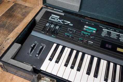1980 Yamaha Dx7s Programmable Algorithm Synthesizer Black Accessories