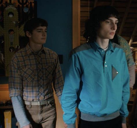 Theyre Holding Hands Stranger Things Actors Stranger Things