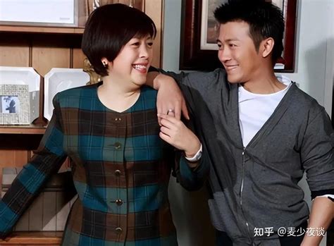 亲妈是制片人，干妈是导演，联手都没捧红他，却靠一张“背影”火了 知乎