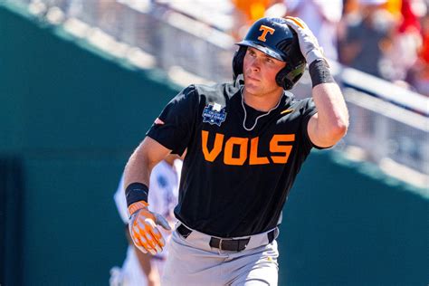 Mens College World Series Dylan Dreiling And Cal Stark Keep Tennessee