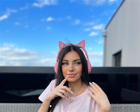 Mellow Maloni Biography 30 Photos Age Height Real Name Instagram