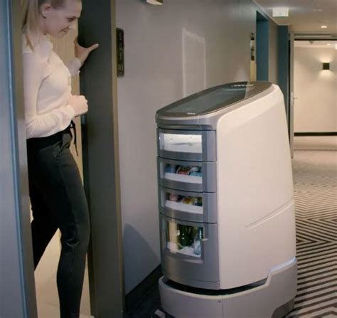 Jeeves A Room Service Robot A Nap Videója Trade Magazin