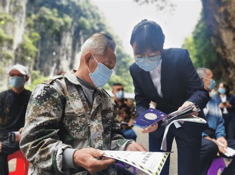 贵州移动持续开展无障碍及适老化专项行动 助力“银发族”点亮数字化生活老年人服务手机