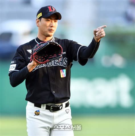 한화전 역투하는 김광현 포토 네이트 스포츠