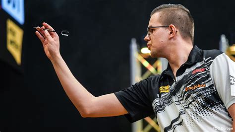 Das Aufstrebende Talent Gian Van Veen Wurde Zum Team Toto Dart Kings