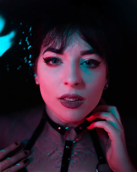 Youre Poison Running Through My Veins Photography By Bluestormmedia Model Voltaic Vixen