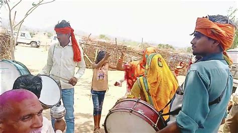 यादव समाज के खूबसूरत गोरी बहू का जबरदस्त कमरतोड़ बघेली बैंड बाजा डांस