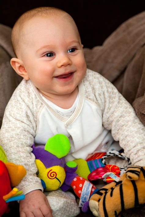 Les Jouets Pour Bébé En Fonction De Son âge Au Pays De Nounours Le