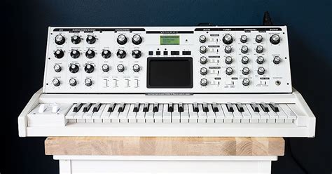 MATRIXSYNTH Moog Minimoog Voyager Performer White Limited Edition Lunar Impact SN