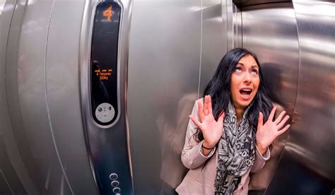 ¿qué Debes Hacer Si Te Quedas Atrapado En Un Ascensor Ascensores Al