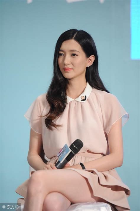 江疏影出席某發佈會，網友：哇這腿比蕭敬騰的還要長，大鵬尷尬了 每日頭條