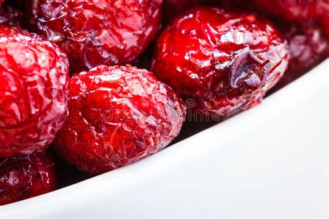 Fruto Secado Do Arando Na Bacia Branca Imagem De Stock Imagem De