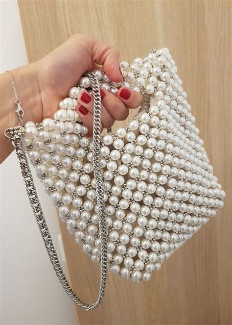 Из мелких серебристых и крупных белых бус ⚪️🔘 Beaded Bags Hand