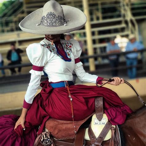 Pin De Charras Escaramuzas En Vestidos De Escaramuzas Adelita