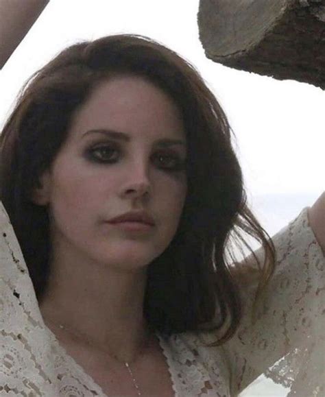 Lana Del Rey In 2022 Pretty When You Cry Angry Girl Lana Del Rey