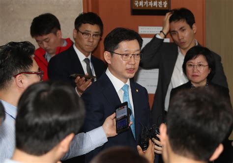 아침햇발 안희정 빈자리와 김경수의 도전 임석규 칼럼 사설칼럼 뉴스 한겨레