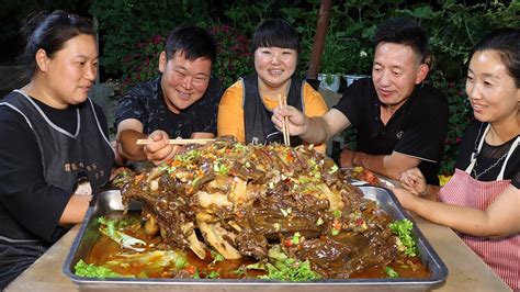 【陕北霞姐】280元买颗大驴头，霞姐做道酱驴头来吃，家人连连称赞，兄弟俩打趣逗乐太好笑！ Youtube