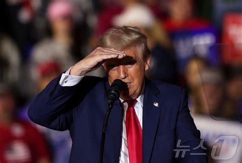 [사진] 경합주 노스캐롤라이나서 선거 유세하는 트럼프 뉴스1