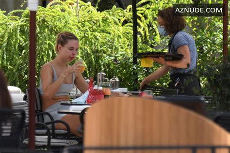 Kimberley Garner Enjoying Breakfast At The Hotel Martinez In Cannes