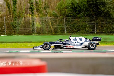 アルファタウリf1の角田裕毅＆デ・フリース、ピレリのテストを実施 【 F1 Gate Com