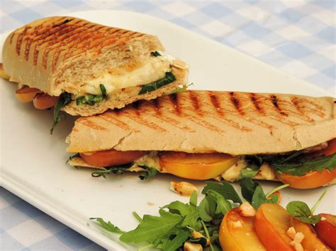Panini Met Brie En Gebakken Appel Lekker Tafelen
