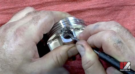How To Rebuild And Install Yamaha R6 Pistons
