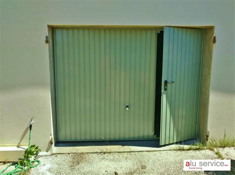 Réalisationde porte de garage basculante avec portillon HORMANN à