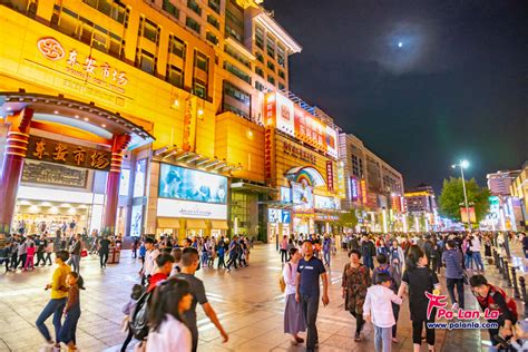 หวังฝูจิ่ง ตลาดถนนคนเดินแห่งเมืองปักกิ่ง ประเทศจีน เพื่อนที่จะพาคุณไปสัมผัสมุมสวยๆ ของทุก