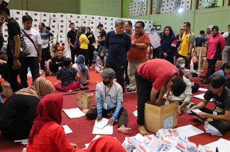 Pj Bupati Cek Penyortiran Dan Pelipatan Surat Suara Pemilu 2024 Halo