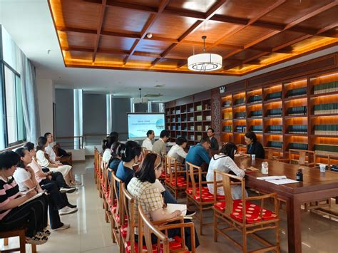 濒湖读书会丨湖北省图书馆馆长刘伟成受邀来校作“湖北省图书馆古籍保护与创意利用实践”报告 湖北中医药大学