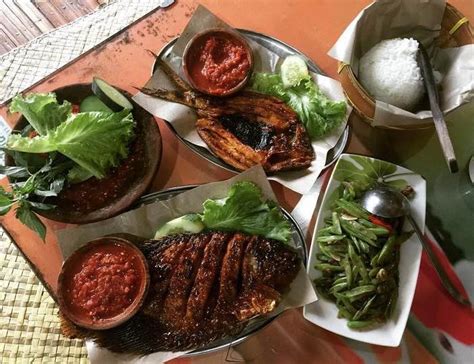 12 Rekomendasi Tempat Makan Enak di Harapan Indah - Info Area