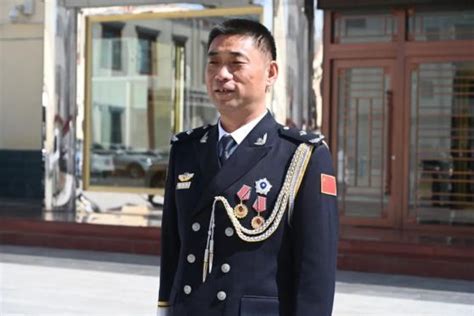 崇尚英模 学习英模 争做英模丨全省特级优秀人民警察袁来德先进事迹澎湃号·政务澎湃新闻 The Paper